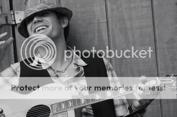 Tyler Hilton - Tyler Smile Appreciation #1: A half-parted smile, you ...